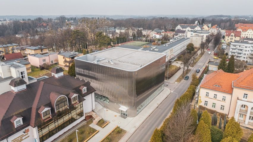 SLAS Architekci wraps Polish concert hall in mirror-like steel facade