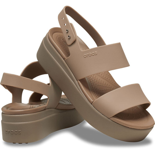 Crocs - Brooklyn Low Wedge - Latte/Mushroom | Indoblu