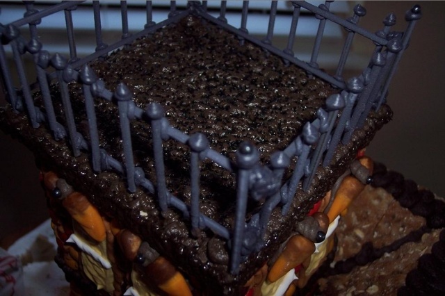 Create Stunning Edible Wrought Iron Fencing for your Gingerbread House