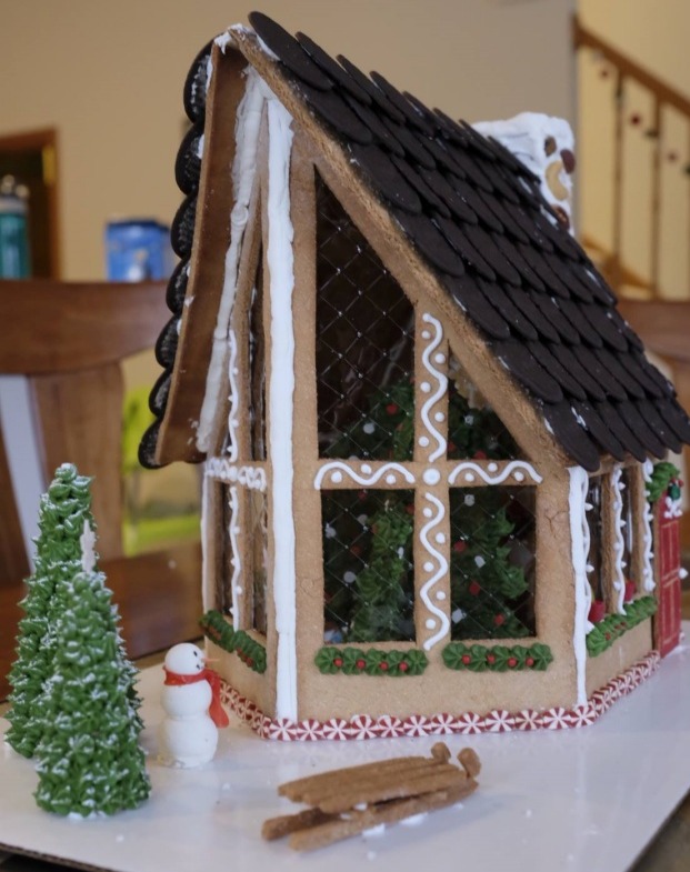 Create Your Alpine Gingerbread House: Tips & Templates