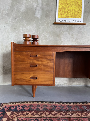 Mid Century Parker Teak Dresser / Dressing Table | The Artz Collection