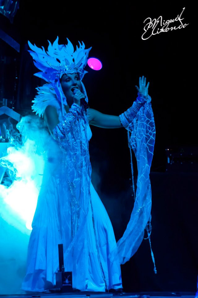 Katra Solopuro - Professional show artist