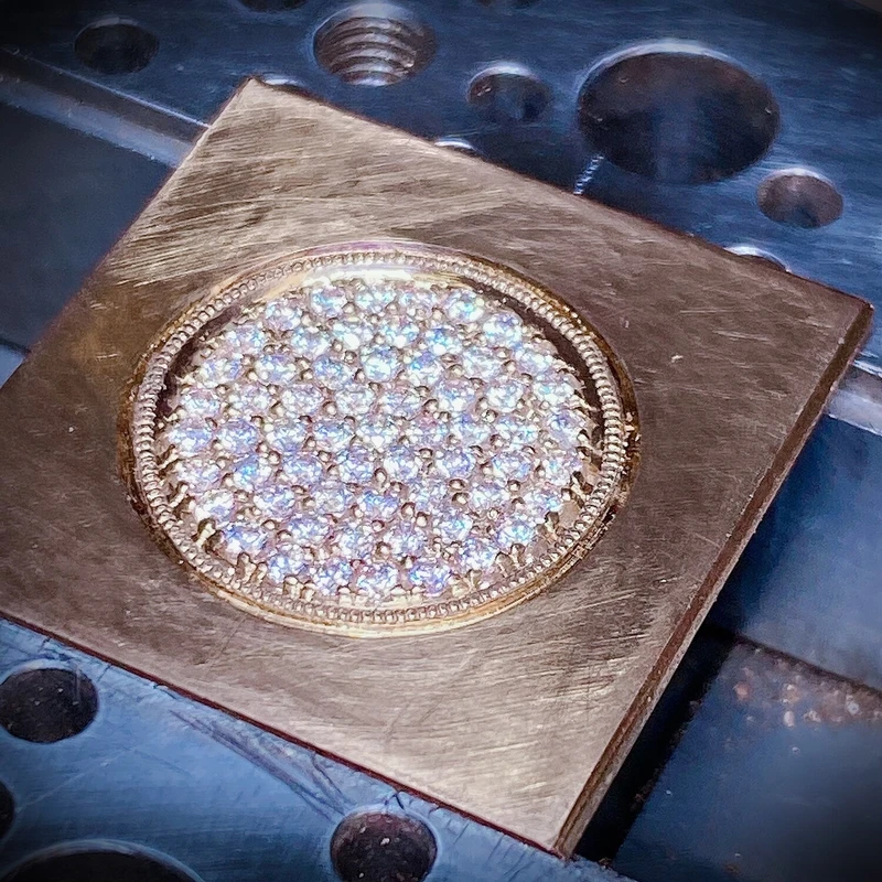 Micropave diamond setting full circle | JIA Institute