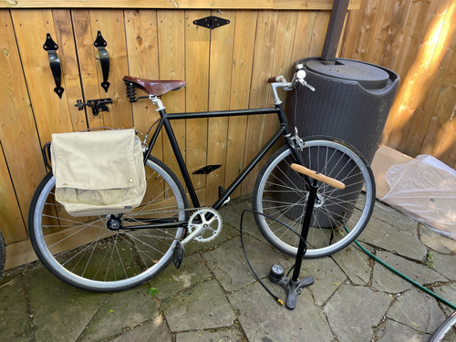 Lot 78 - Men's Gallant Bike (Retail $1.000) | Castle Content Sales