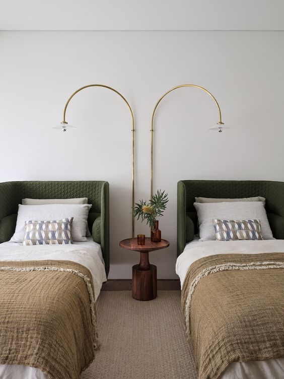 How to balance a bedroom with only one nightstand | mybettershelf