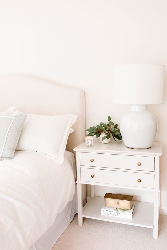 How to pair nightstands with bed | mybettershelf