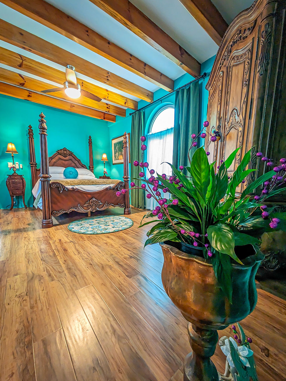 Uhuburg | Renaissance Castle Tours & Accommodations | Helen, GA