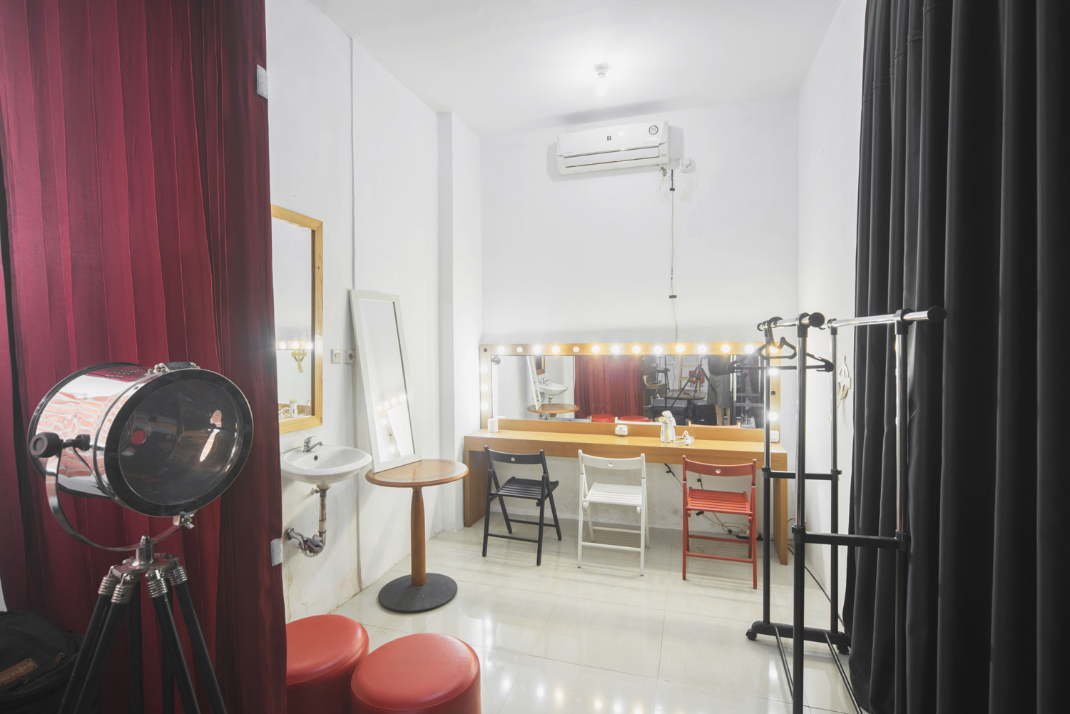 Backlight Studio Kelapa Dua