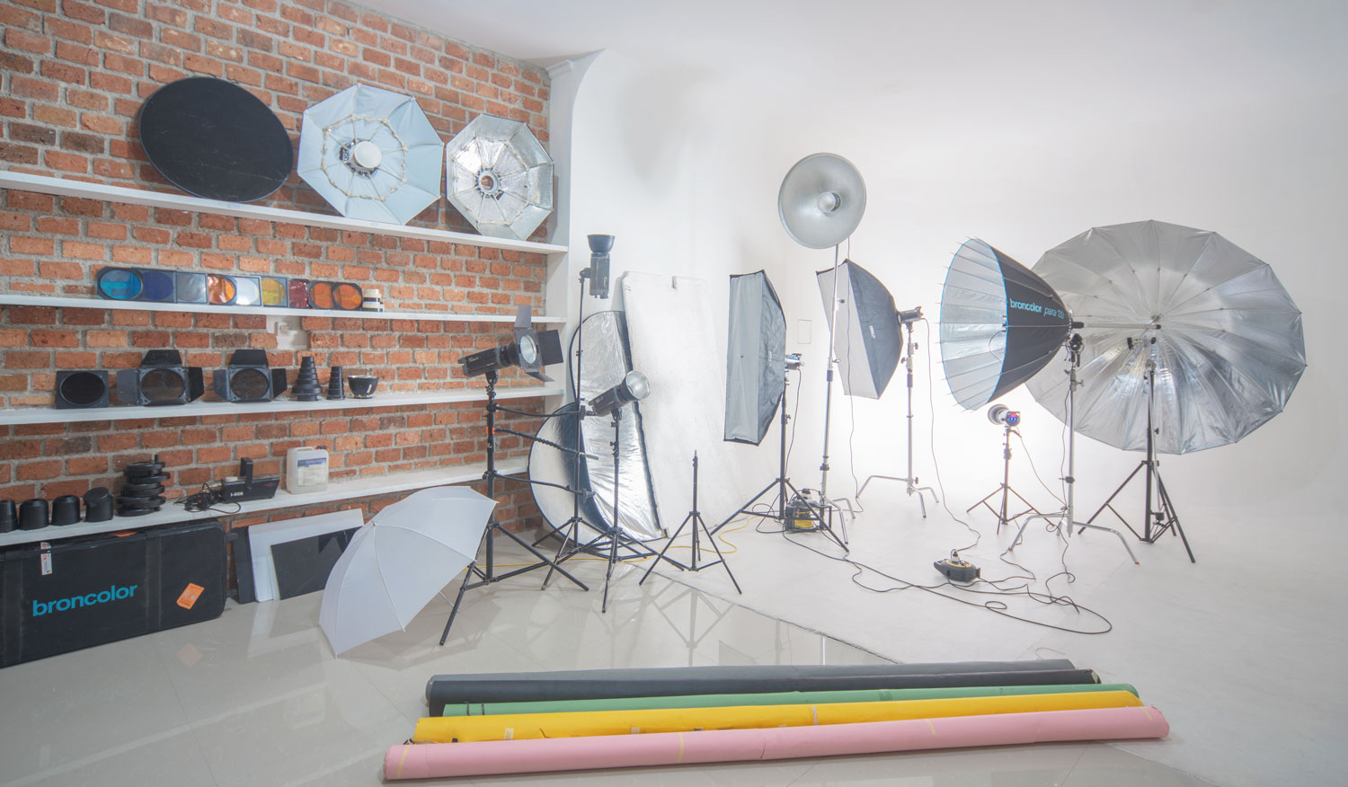 Backlight Studio Kelapa Dua