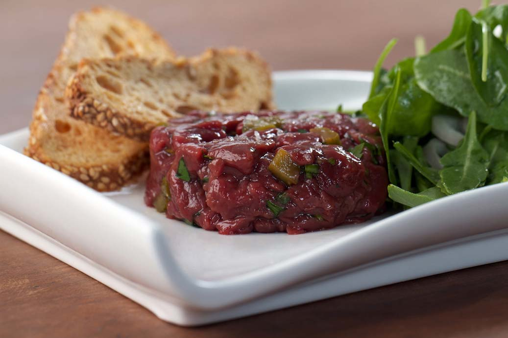 Filet mignon de cheval aux deux sauces