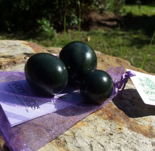 Set of 3 Nephrite Jade Yoni Eggs | absolutepure