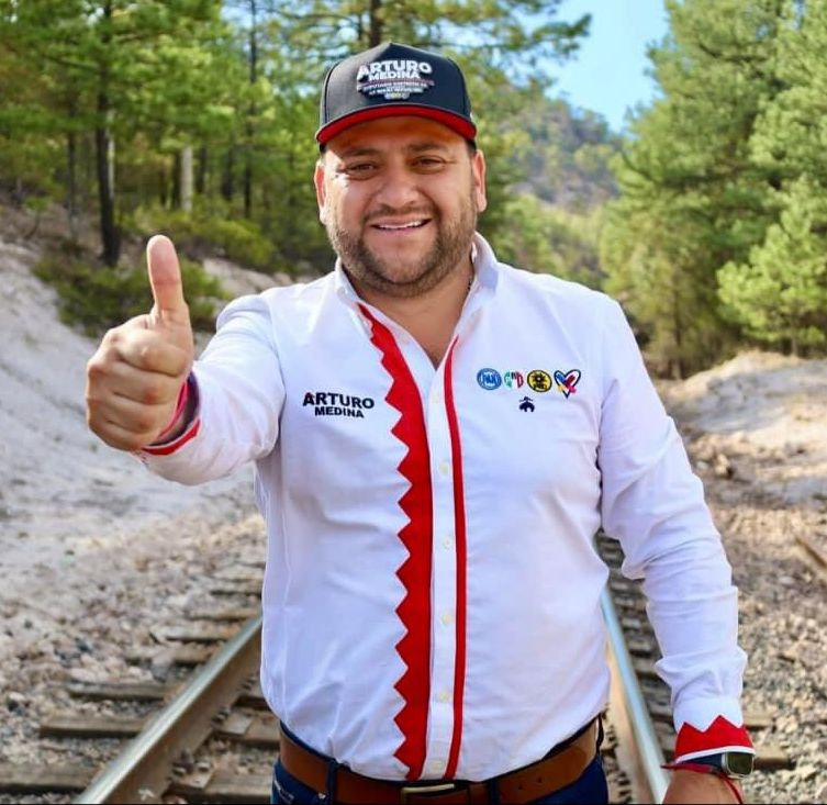 Arturo Medina, coordinador de la bancada del PRI, en el Congreso del ...