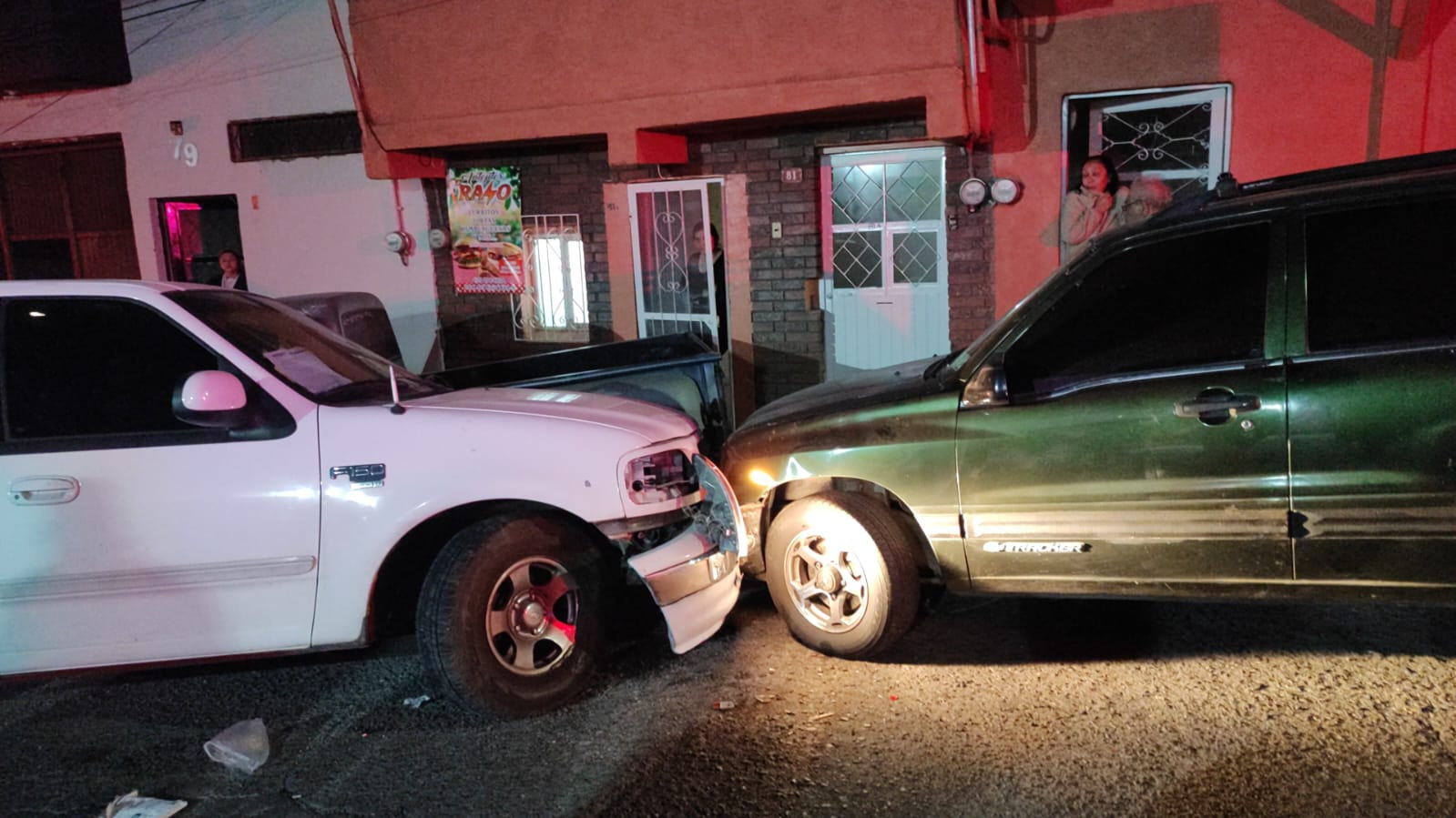 Ebrio provoca choque “sextuple” en la calle del Rayo