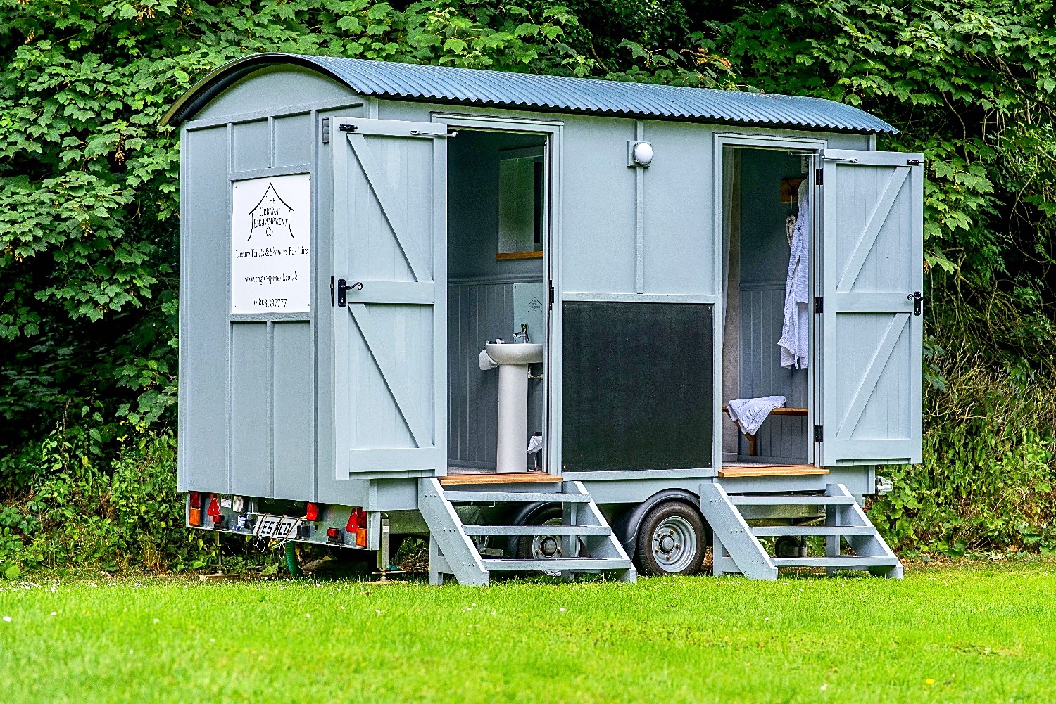 Signature Blue VinatgeEvents Shepherd Hut Shower / toilet unit