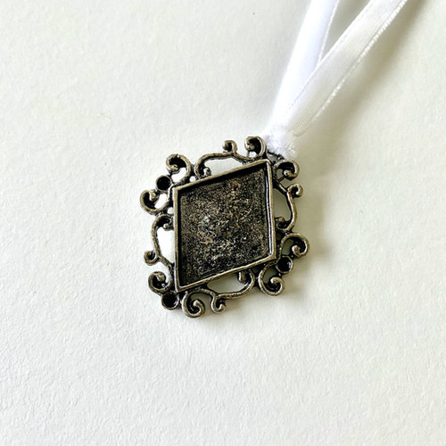 Antique Bouquet Photo Frame Charm - Add Vintage Elegance | Floret Designs