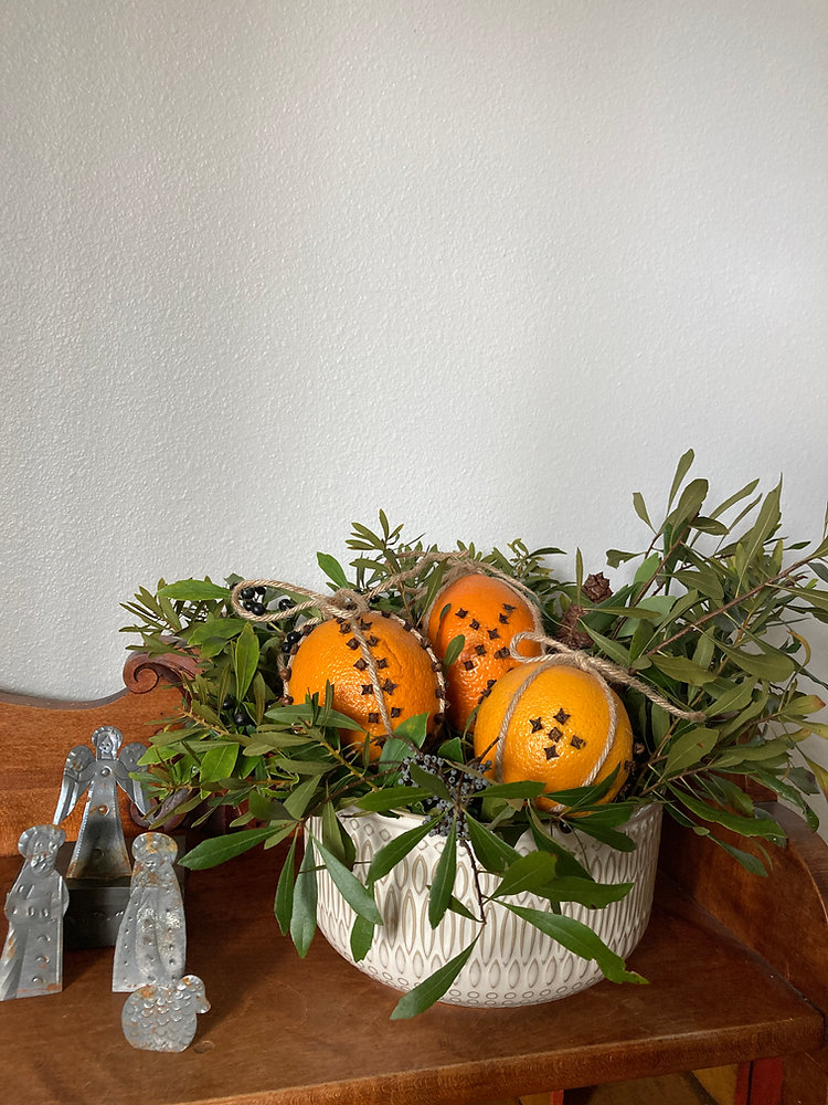 Easy DIY Orange Pomanders