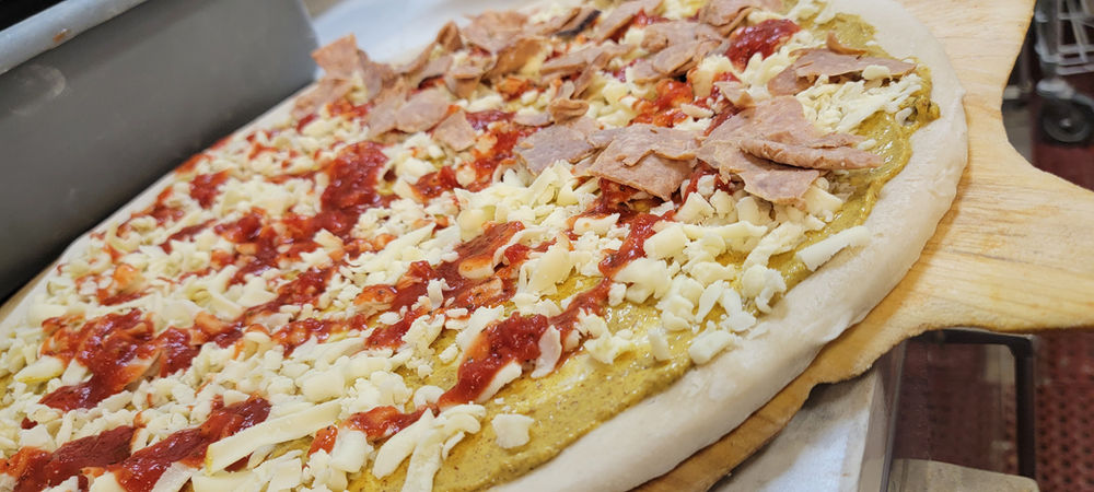 MUSTARD ON PIZZA IS A MUST!!!!