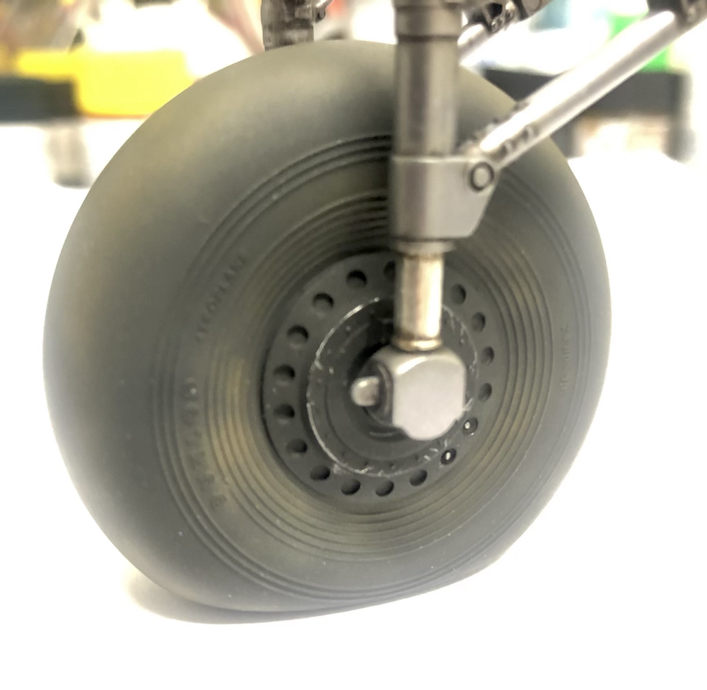 Landing-gear detailing and decals