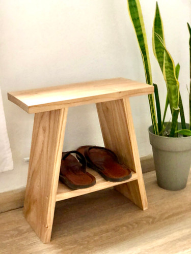 Banquito con estante. | minimaldeco