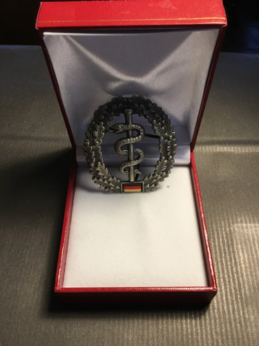 Military : German combat medic cap badge | Strichen Antiques