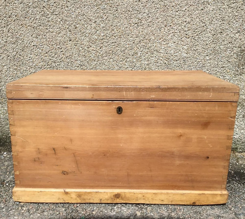 Large Pine Kist - ideal storage/toy box, | Strichen Antiques