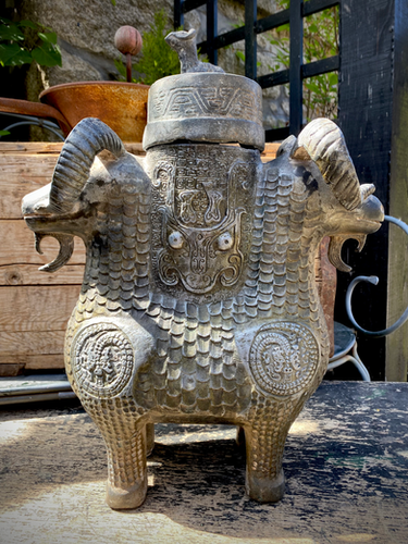 Archaic Chinese Cast Bronze Ritualistic Zun Wine Vessel Zhou Dynasty ...
