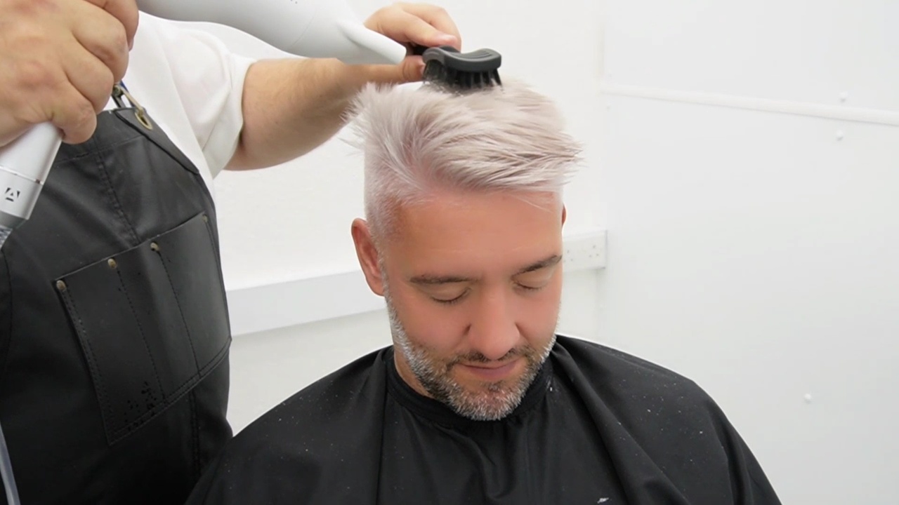 Award-winning stylist introduces Head Quarters Barbering Academy to SA