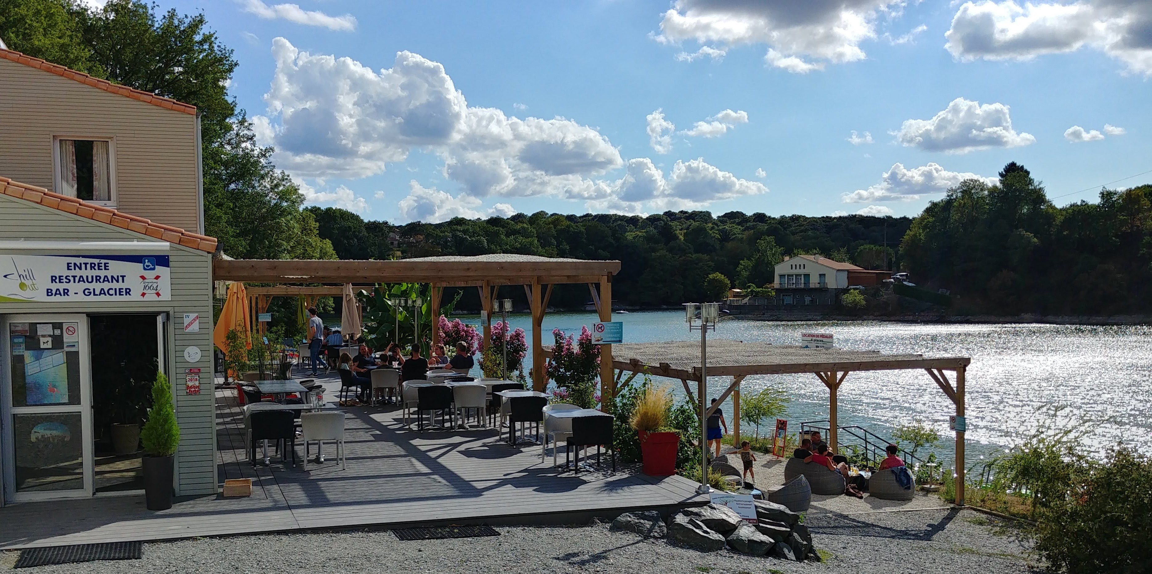 Bienvenue au Chill-Out - Restaurant - Bar - Pédalos à Mervent