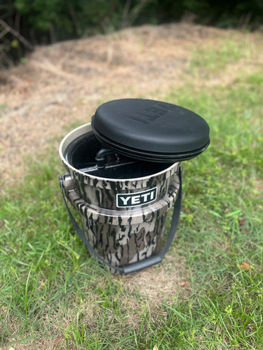 Yeti dove bucket with caddy and 360 lid | Back Swamp Customs