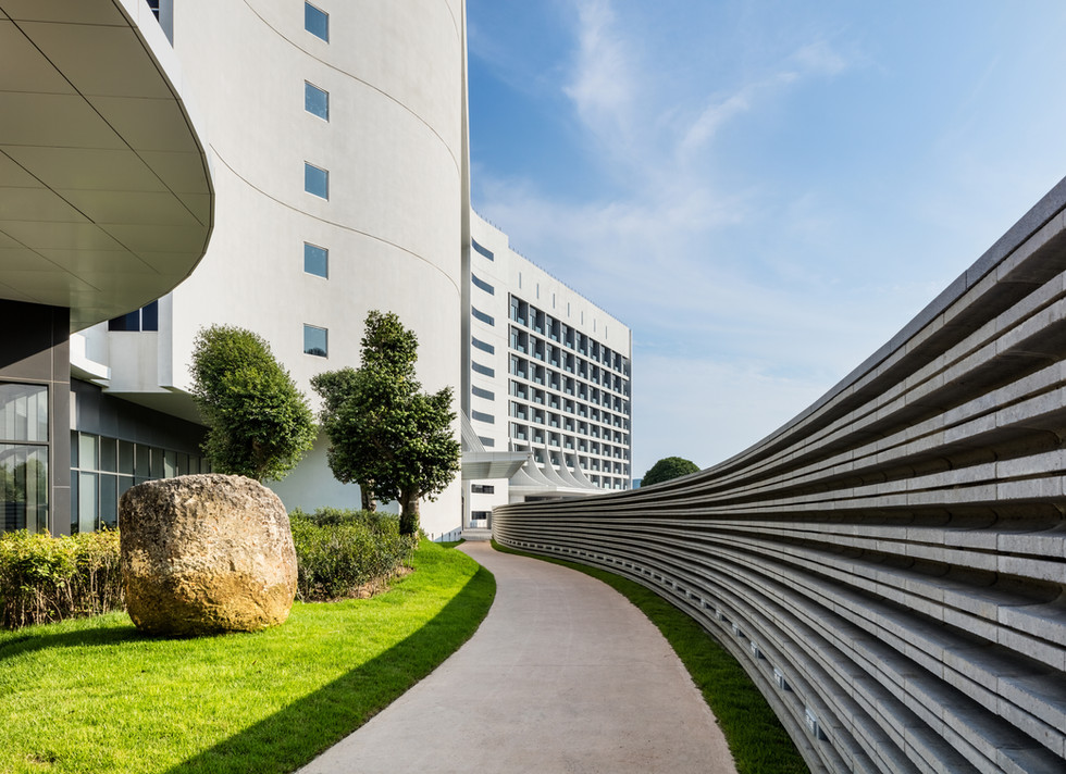 Ananti Hilton, Busan