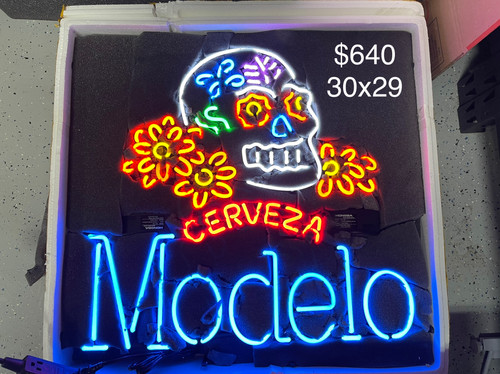 Modelo sugar skull (New in box) | Eastside Neon