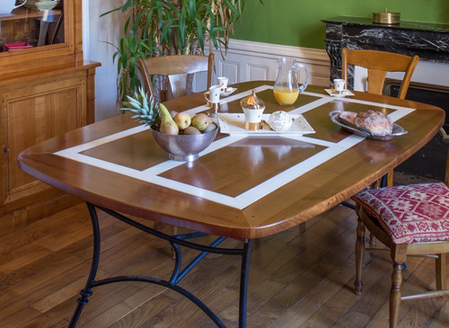 Table fer forgé MÉLANIE plateau merisier massif | Maison Gontier