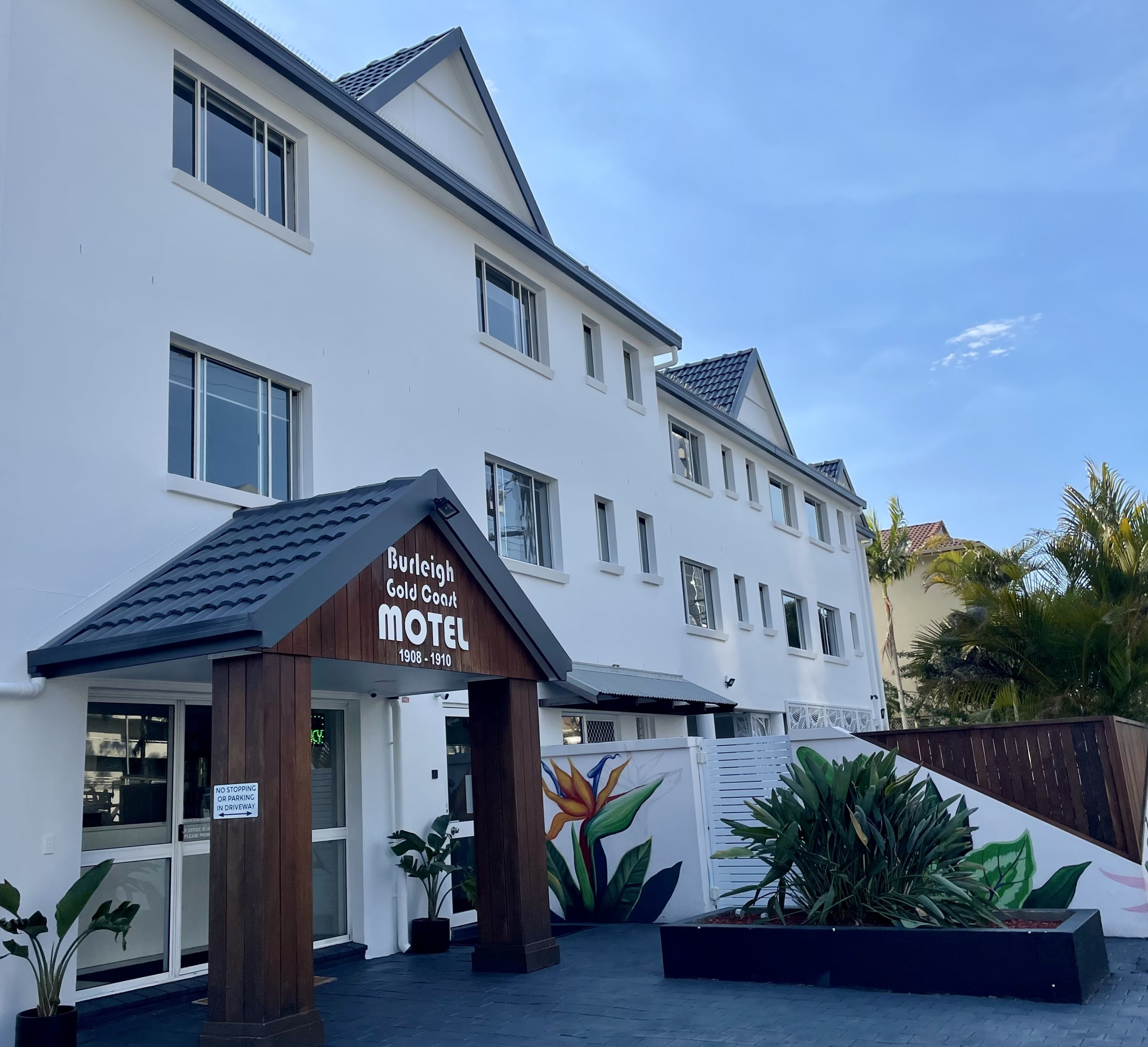 About Us | Burleigh Gold Coast Motel | Affordable Accommodation Near ...