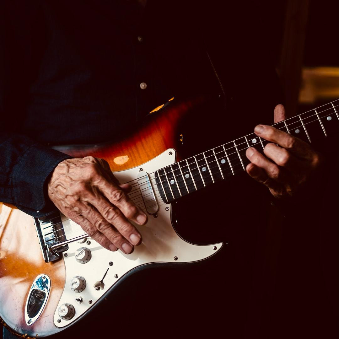 Chris Baylis Guitar | Electric guitarist... passion and presence, think ...