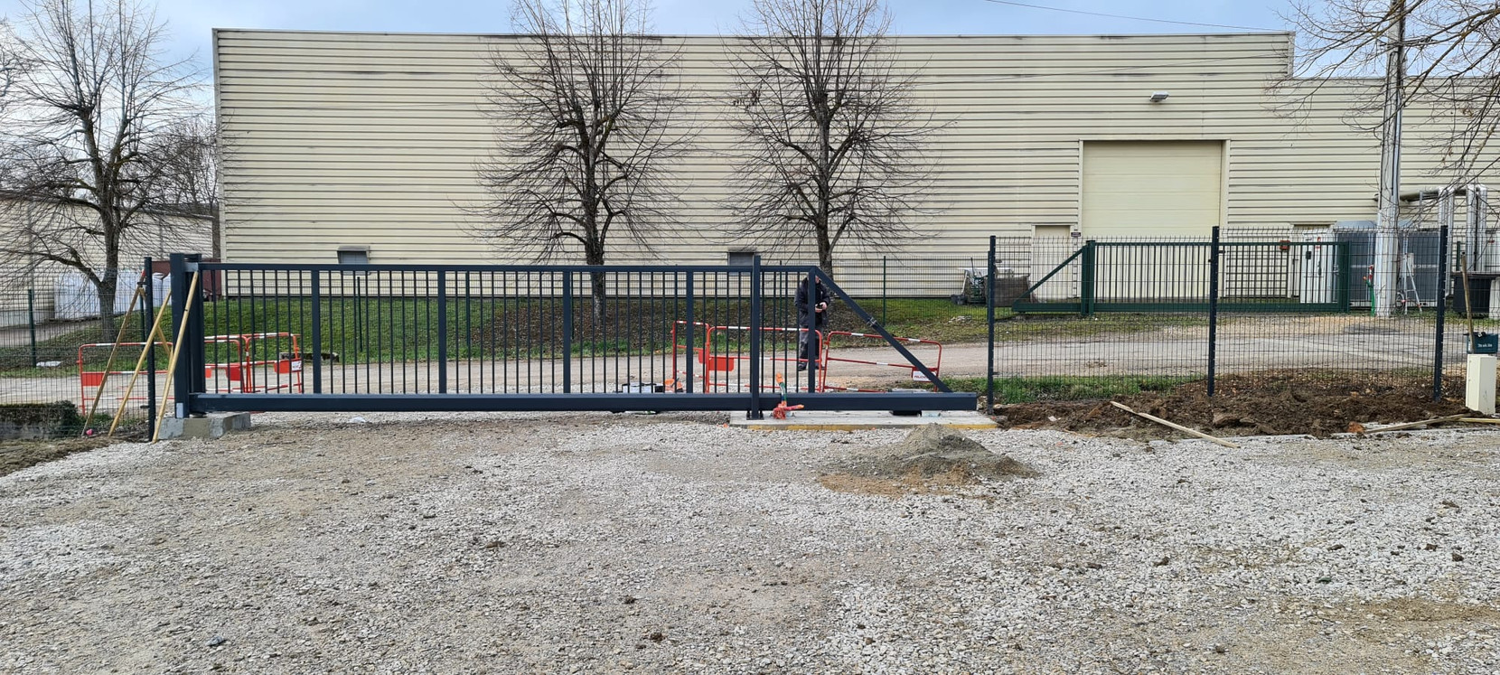 Pose portail autoporté