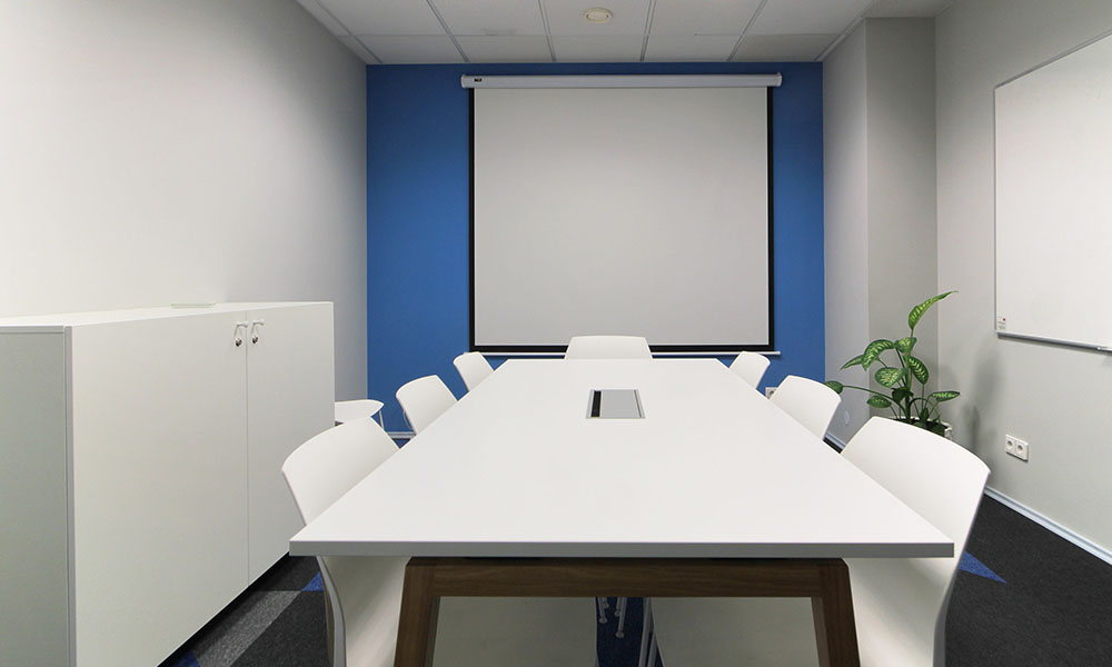 Super Easy Multi-Monitor Meeting Room Setup: Tips for Video Conferences