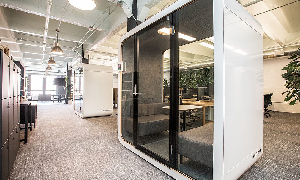 Super Easy Multi-Monitor Meeting Room Setup: Tips for Video Conferences