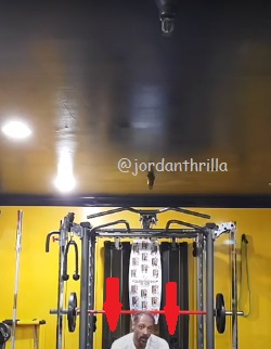 Snoop Dogg Shows Off His New Bodybuilder Physique In Viral Quarantine ...