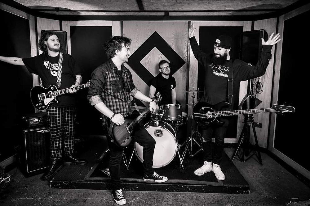 INTRODUCING UK ALT-ROCK BAND DAN BIBBY AND THE AESTHETIC KNOBS