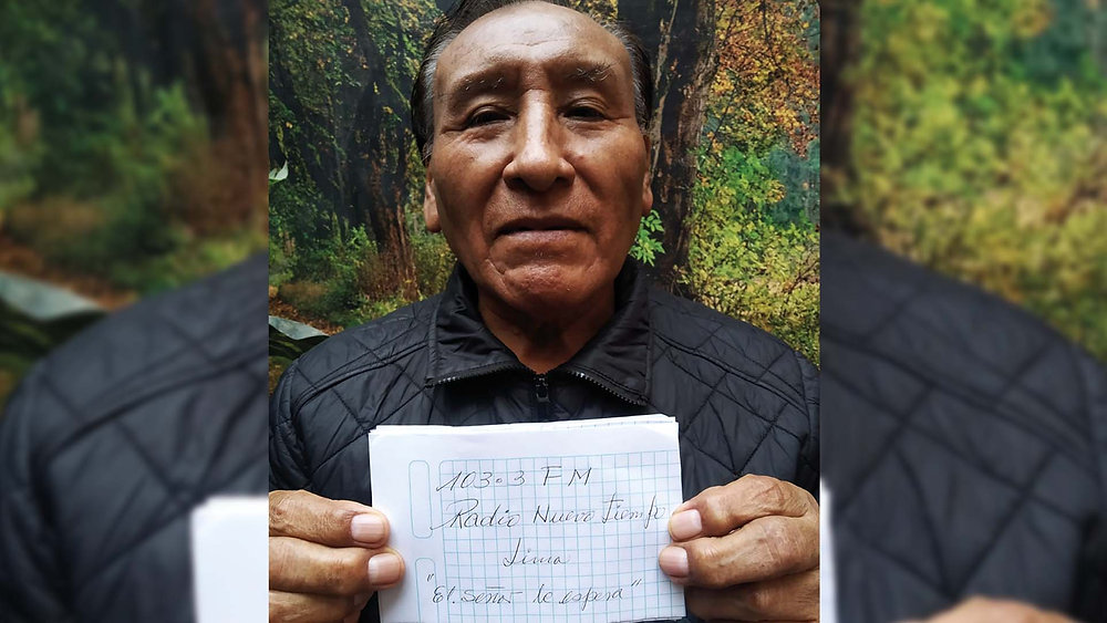 Listener Makes Flyers by Hand to Promote Radio Nuevo Tiempo