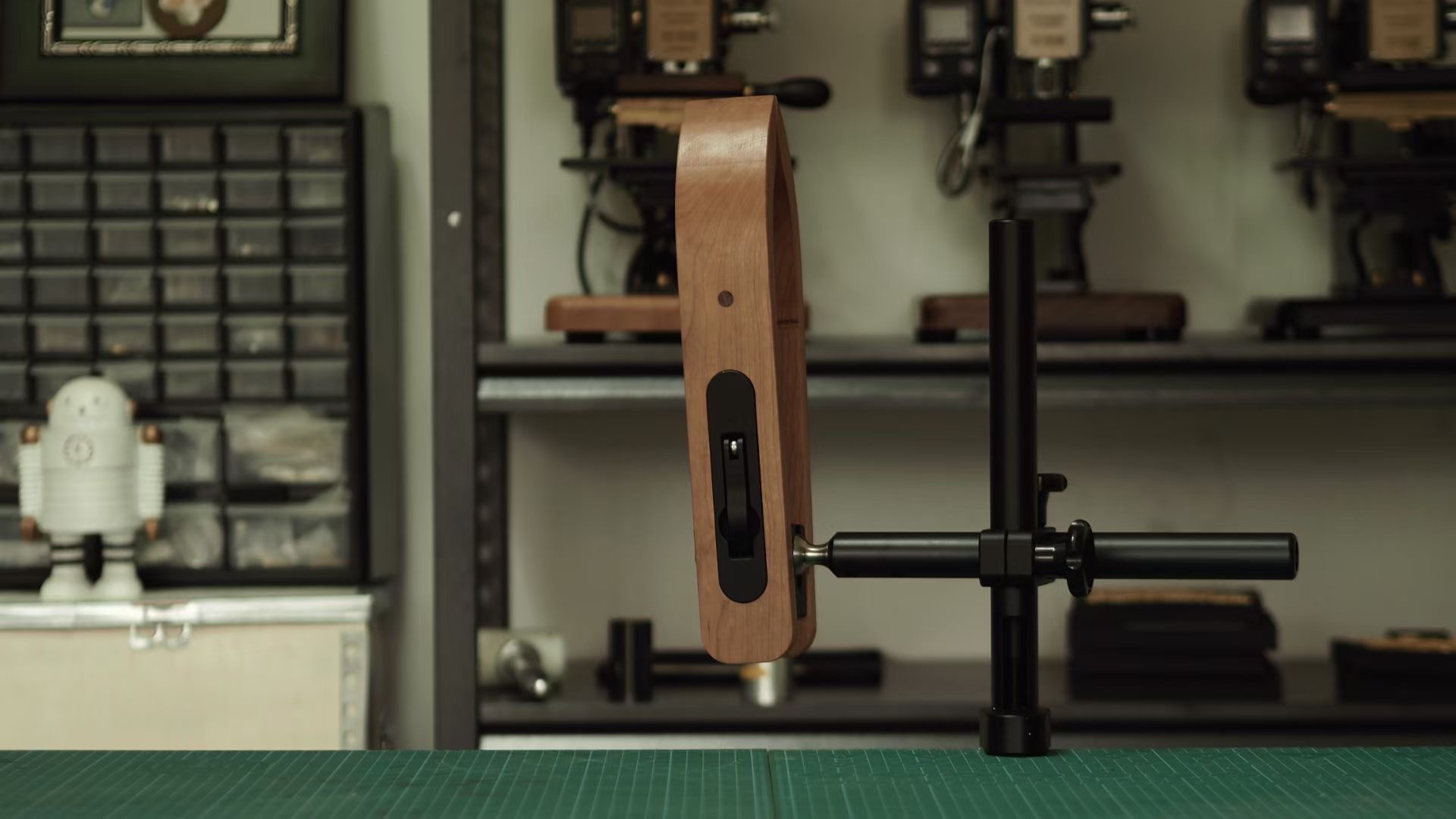 Stitching Pony & Clamp | Pro Atelier Plus