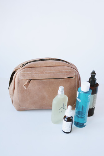 DOUGLAS DOPP KIT IN BEIGE | toksvisoks