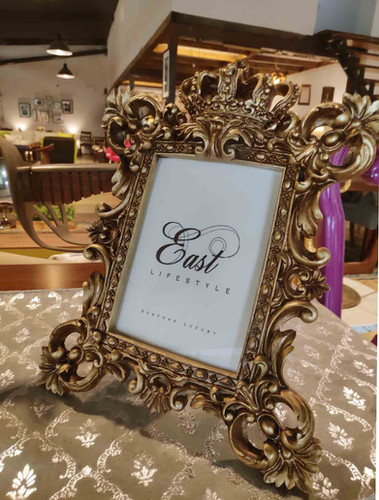 Royal Frames | TheStageProp