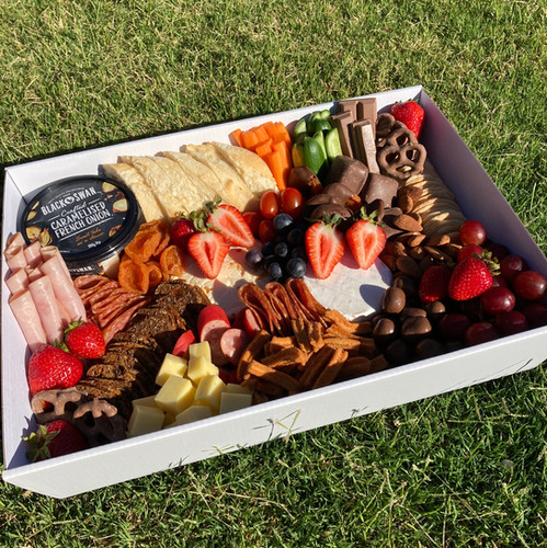 Medium Picnic Box | Sweet as a Button