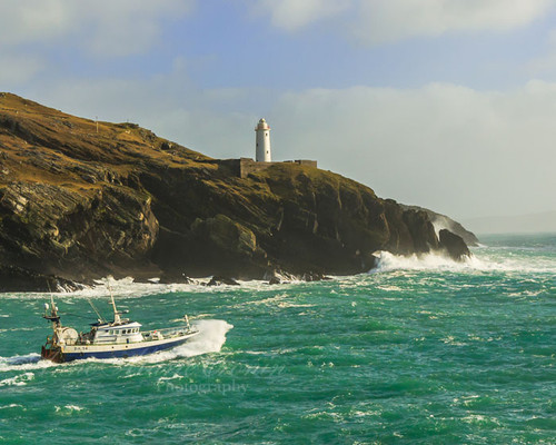 Ardnakinna Lighthouse on Bere Island, a welcome Beacon to Boats | Anne ...
