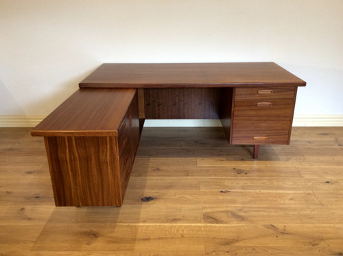 Mid Century Danish Style Teak Corner Desk with Return Credenza. | mrbeams