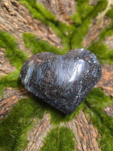 Astrophyllite Heart Palm Stone | Rockcollage