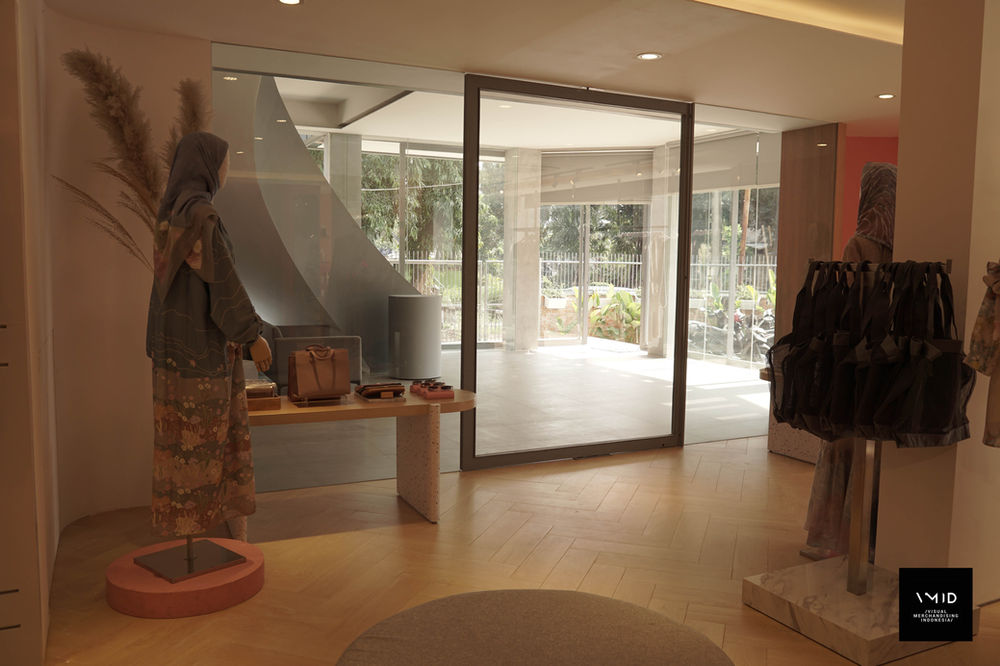 Ria Miranda - Flagship Store