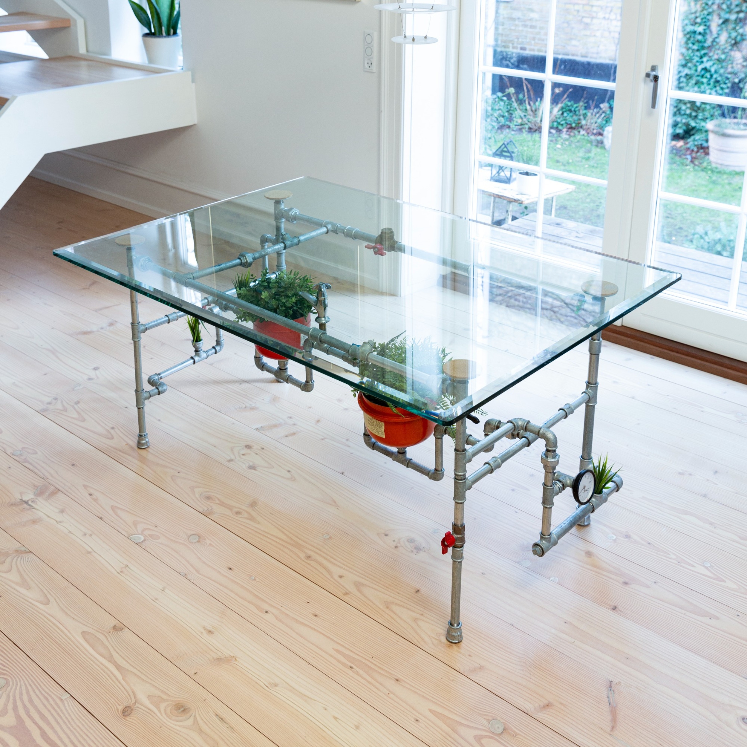 Plants Beneath dining table | Nele Klindt