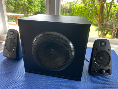 Logitech Z623 THX Speaker System 200W 2.1 with Subwoofer in excellent ...